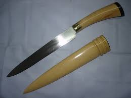 Senjata Tradisional Sumatera Barat Nama jenis dan penjelasan | BukanTrik