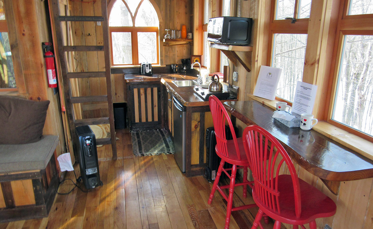 Condo Blues: Tiny Treehouse House Tour