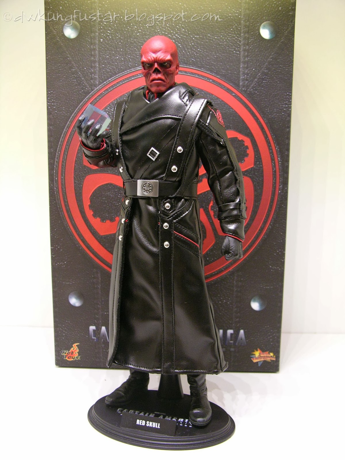 The Fire Rises as The Force Awakens: Hot Toys - Red Skull - Un-Boxing ...