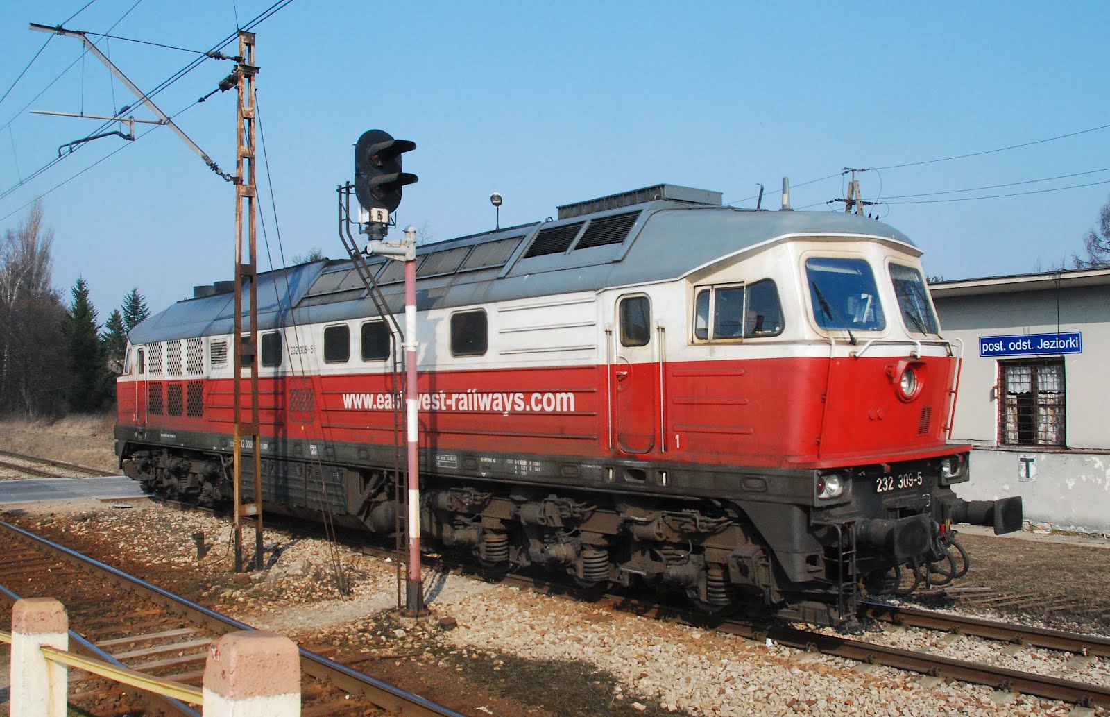 W-wa Jeziorki: Motive power for fossil fuel trains