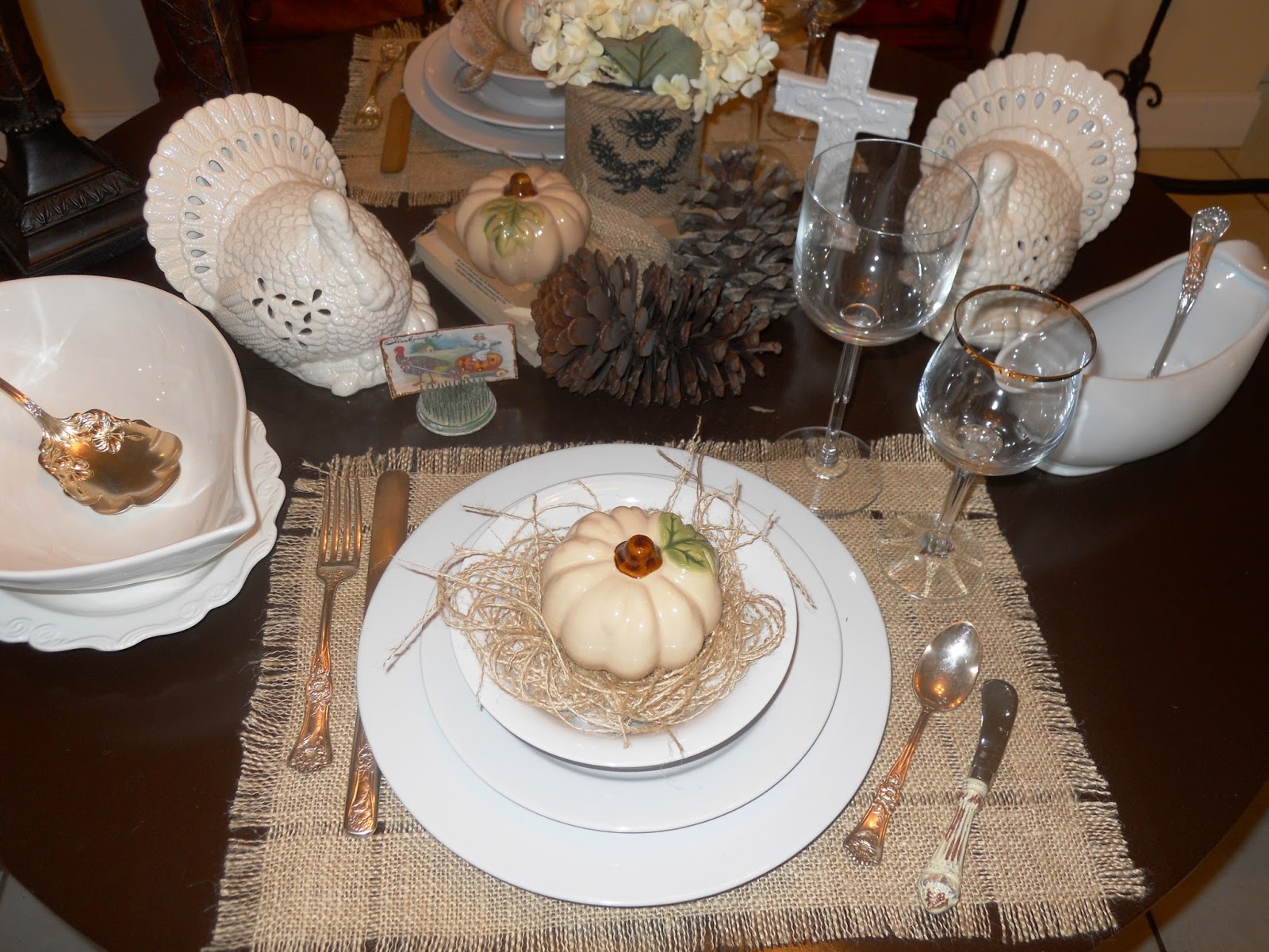 My Cozy Casita: Burlap decoration