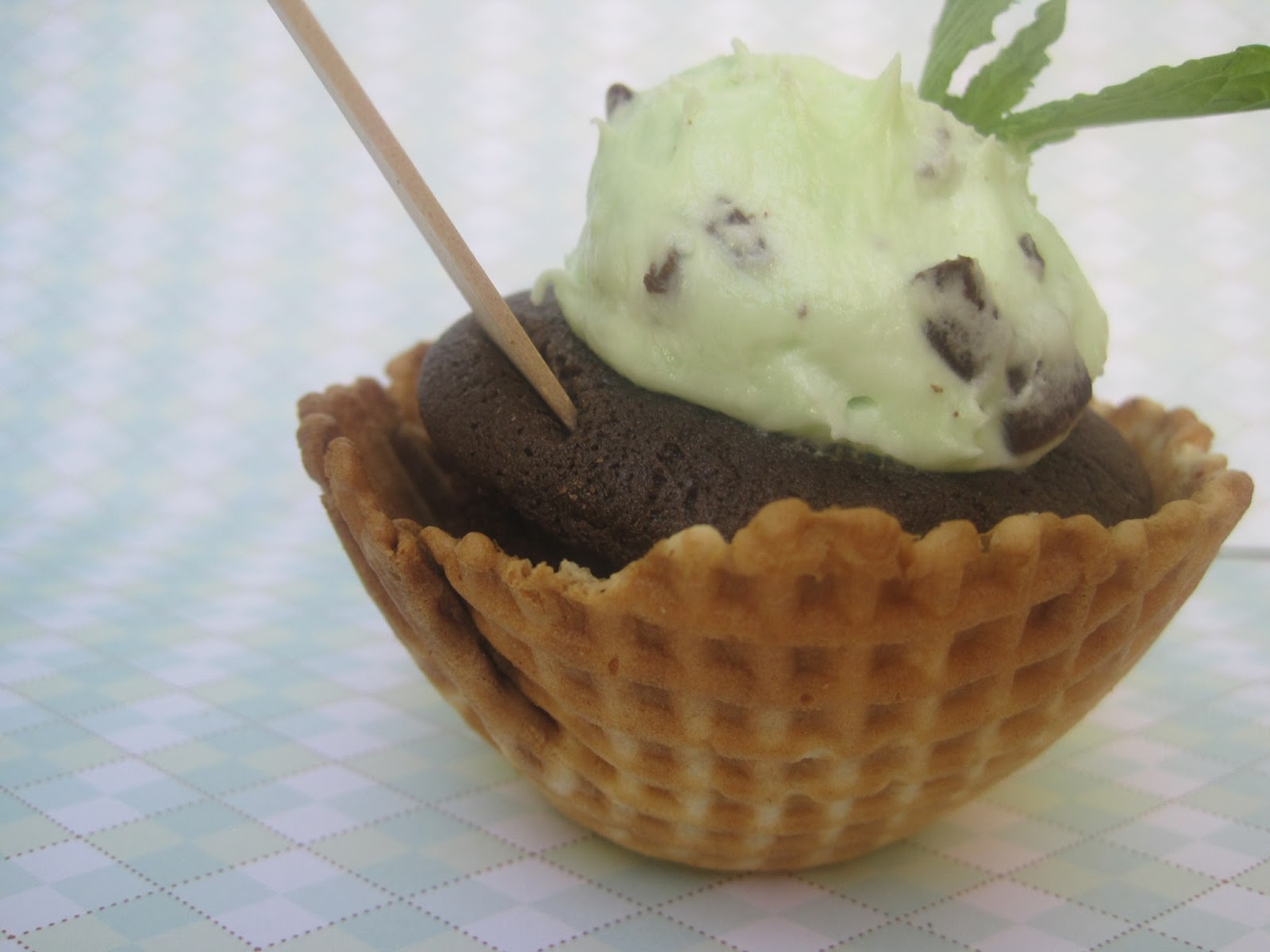 my feelings taste like cupcakes: Mint Chocolate Chip Cupcakes.. in ...