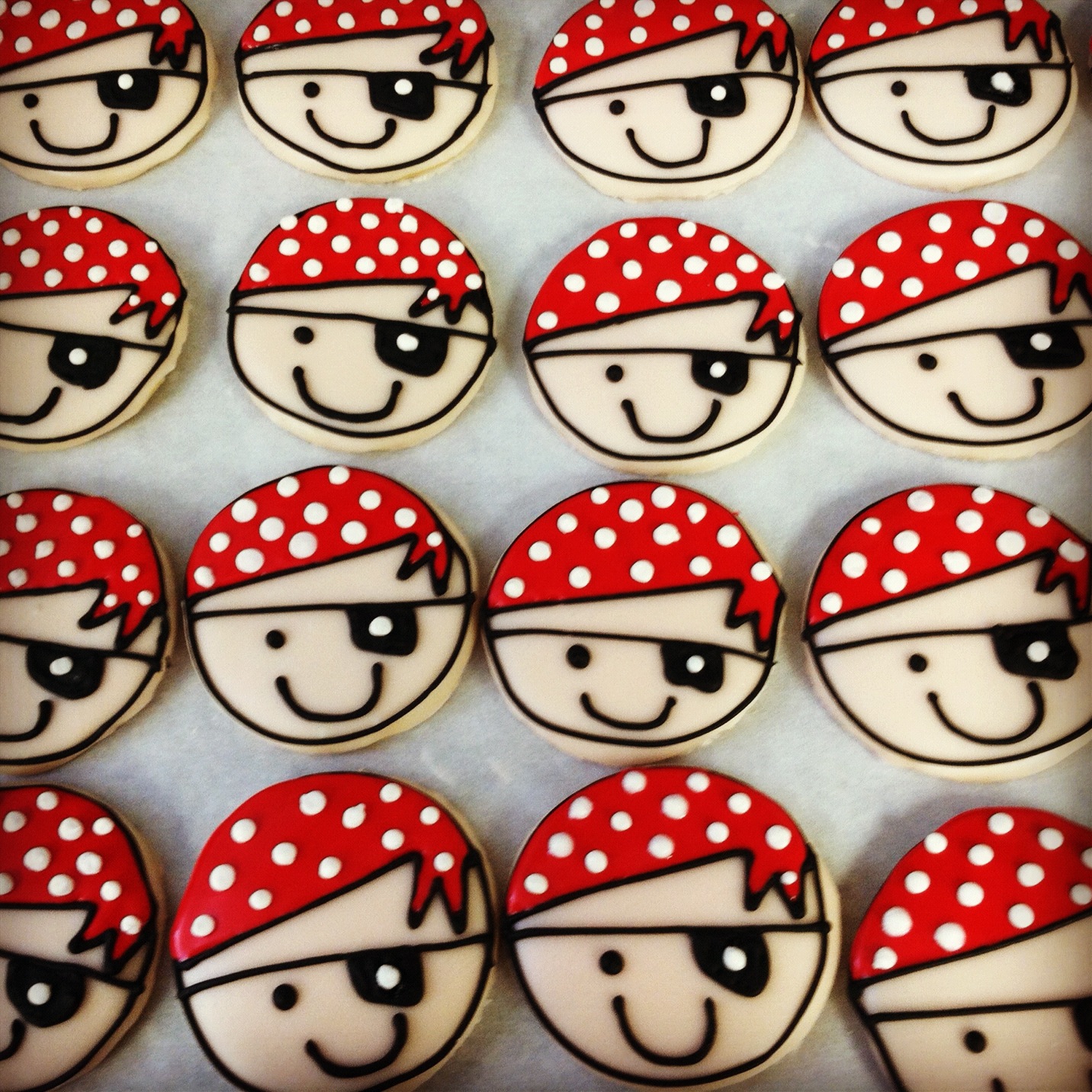 Lola Pearl Bake Shoppe: Spotted: Pirate cookies!