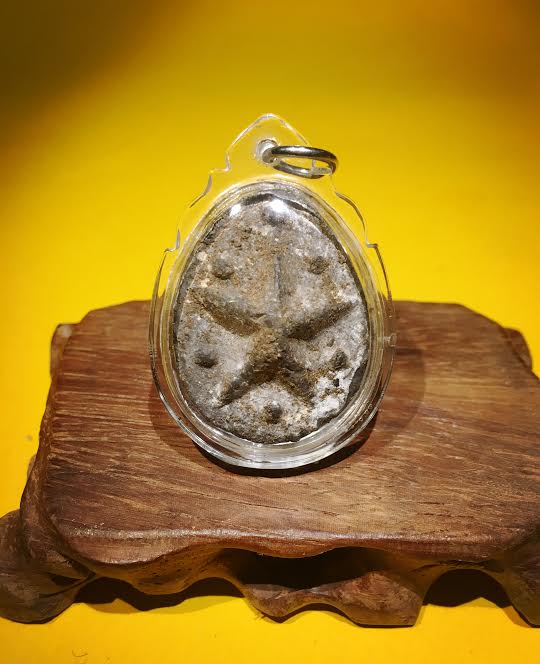 Thai Amulets Love Charms Culture : Lp Pinak BestThaiAmulets Daong Mae ...