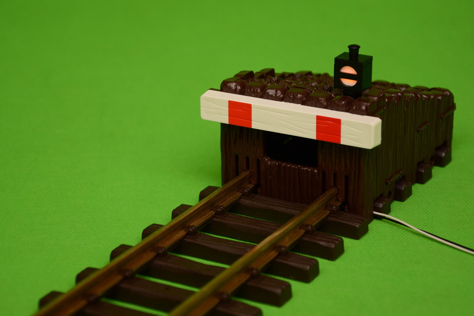 My Miniature Worlds: LGB 10310, G-Scale lighted track bumper