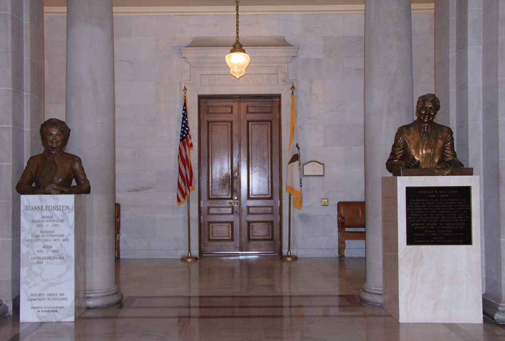 AVCR8TEUR'S PHOTO BLOG: Beyond the Doors