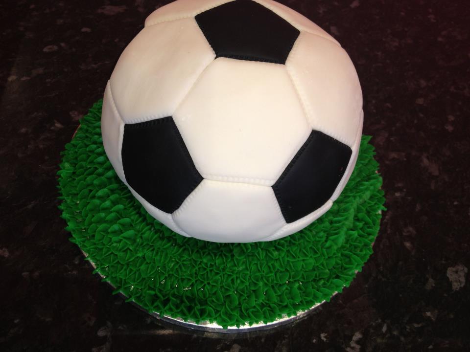 Cupcake Lovers In Paris 3D Football Cake cupcake-lovers-in-paris-3d-football-cake