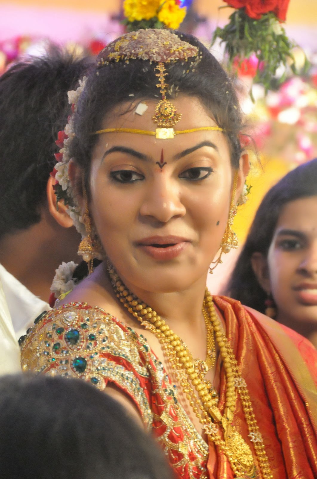 Geetha Madhuri in Pelliukuthuru Look Photos - Latest Movie Updates ...