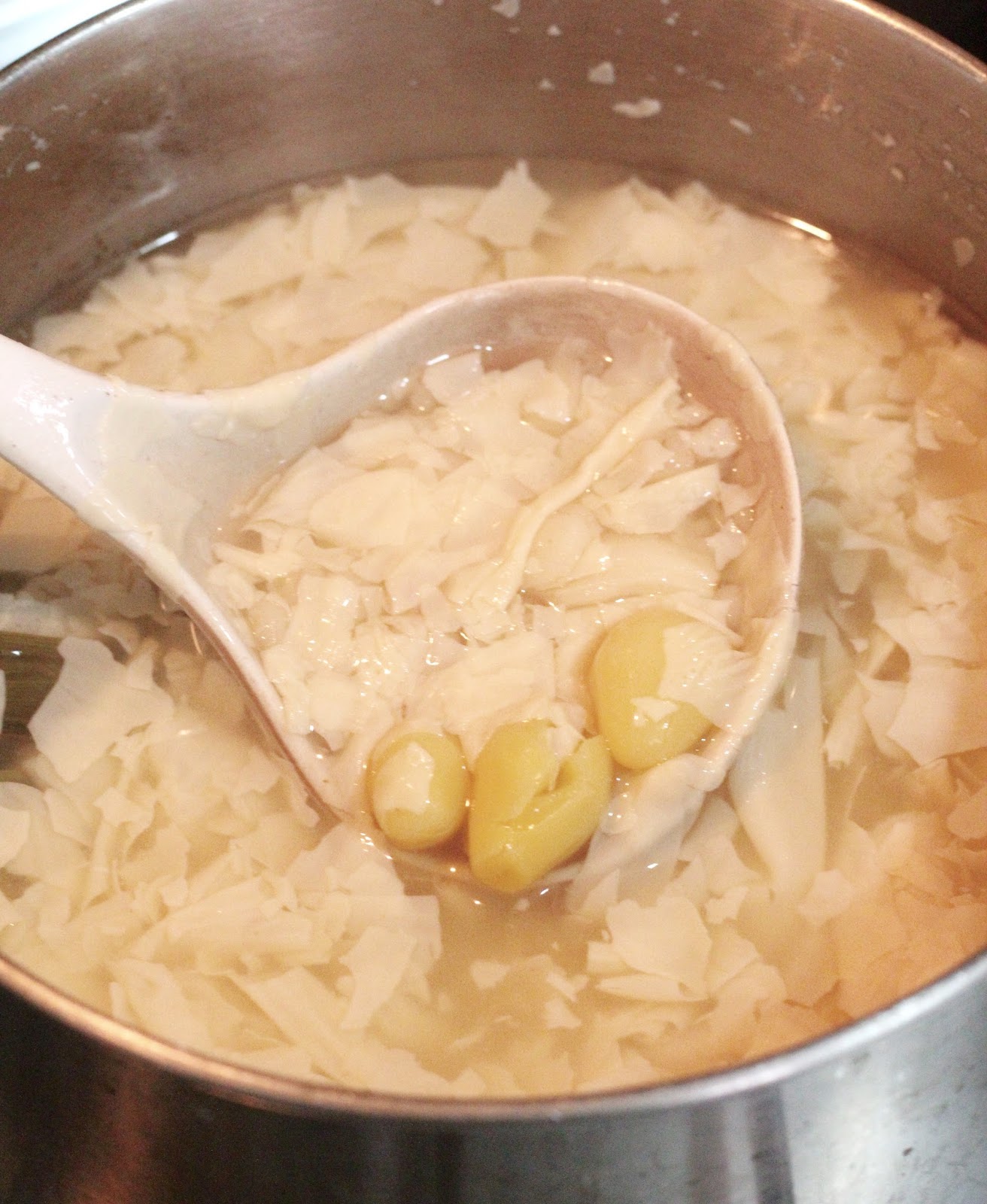 Honey Bee Sweets: Gingko Beancurd Barley dessert ( 白果腐竹薏米糖水)