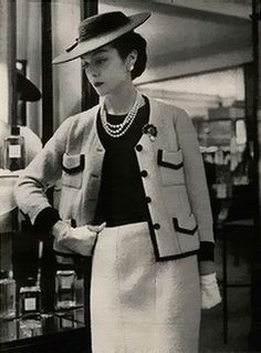 The legendary Coco´s tweed jacket - Magnifique Brunette