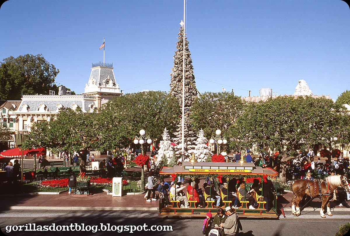 GORILLAS DON'T BLOG: Christmas in Town Square, December 1998