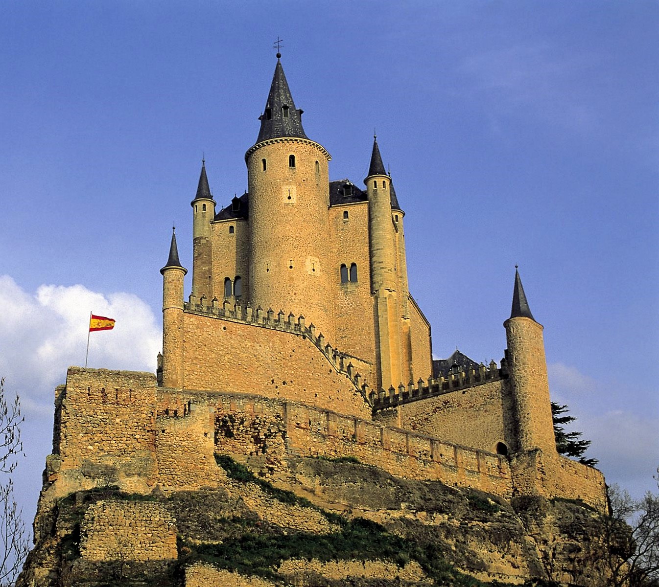 La Buena Vida: The Alcazar castle in Segovia