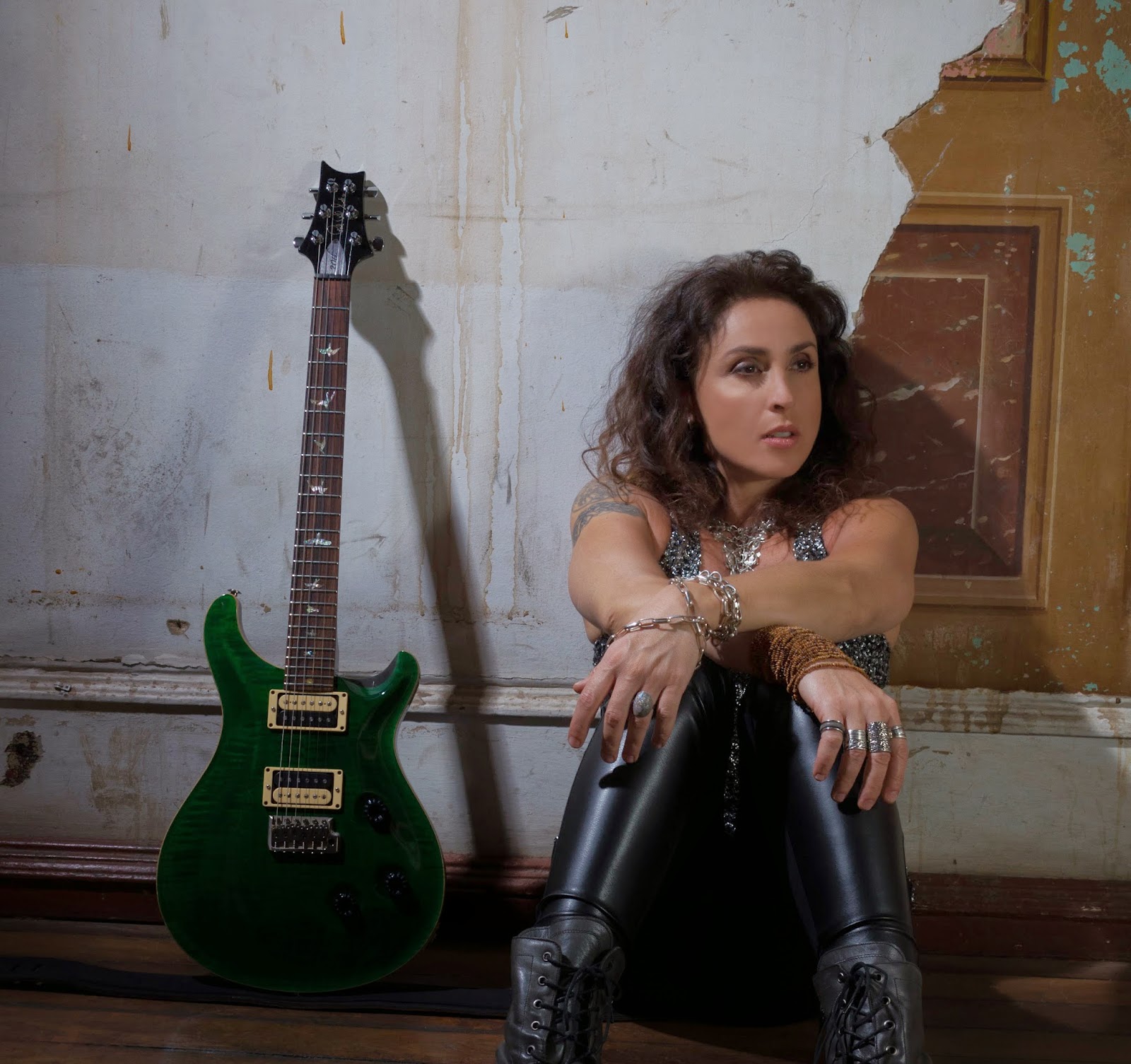 Conheça 'Funny Love' o terceiro álbum de Marise Marra - Female Rock Squad