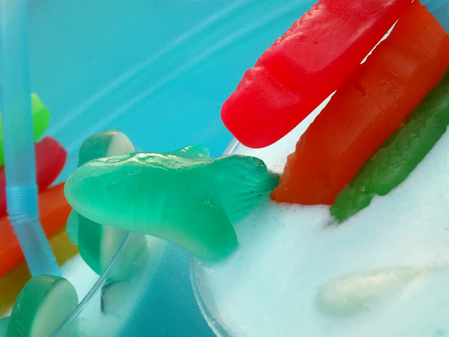 chica chocolatina: Shark Week- Shark Attack Shake