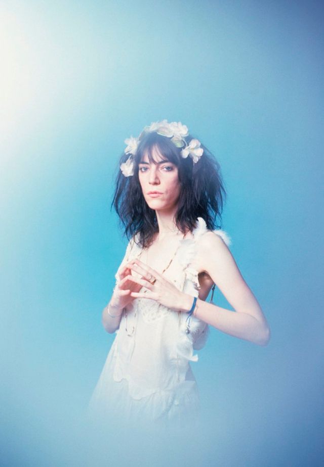Wonderful Color Photos of Patti Smith in White Dresses Taken by Lynn ...