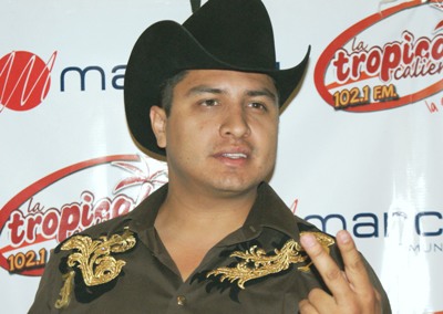 NOTICIAS Y EFEMERIDES MUSICALES Y DEL CINE: JULION ALVAREZ #1 EN ...