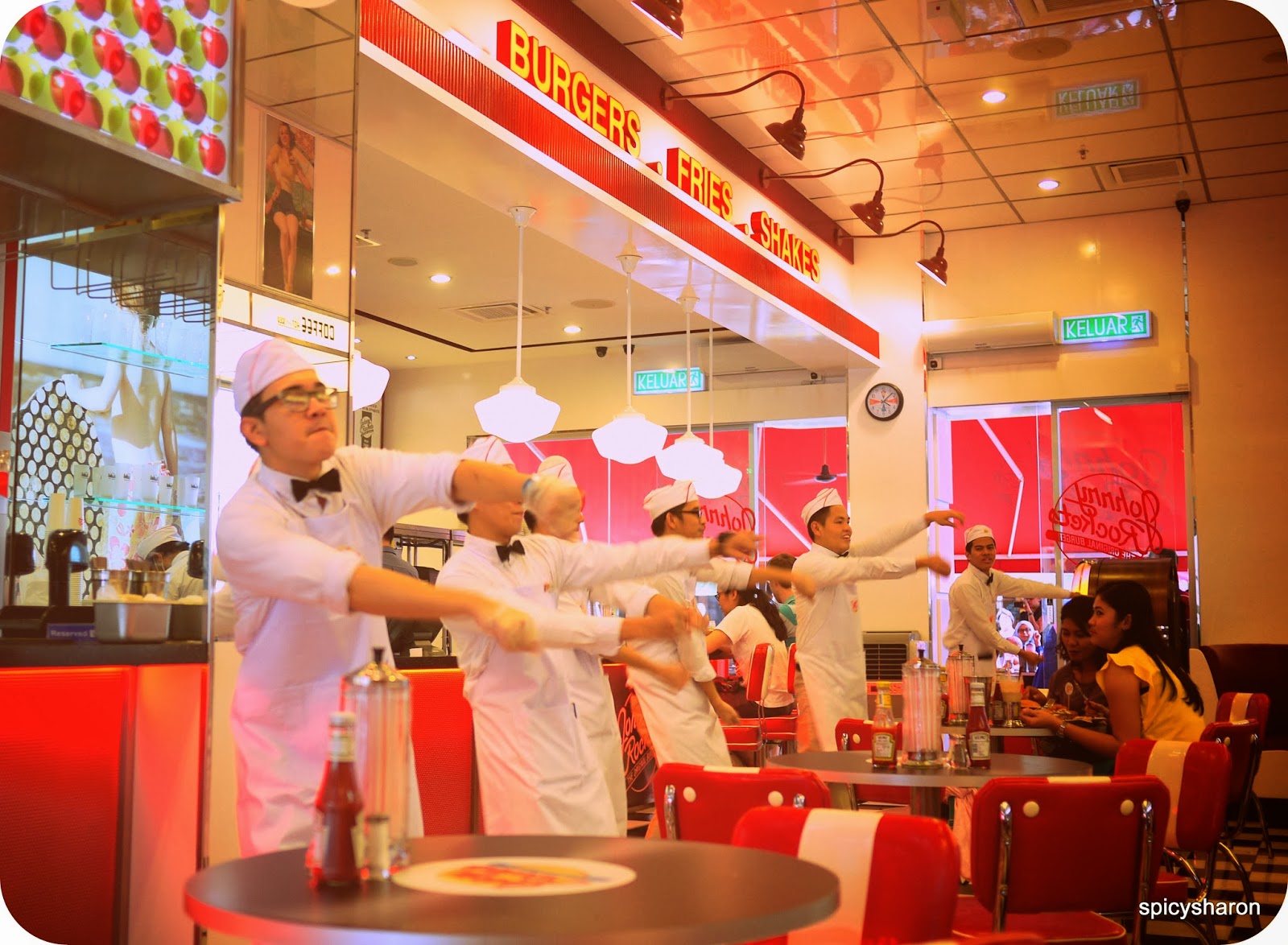 Johnny Rockets @ The Curve - Overrated Expensive Burgers - Spicy Sharon ...