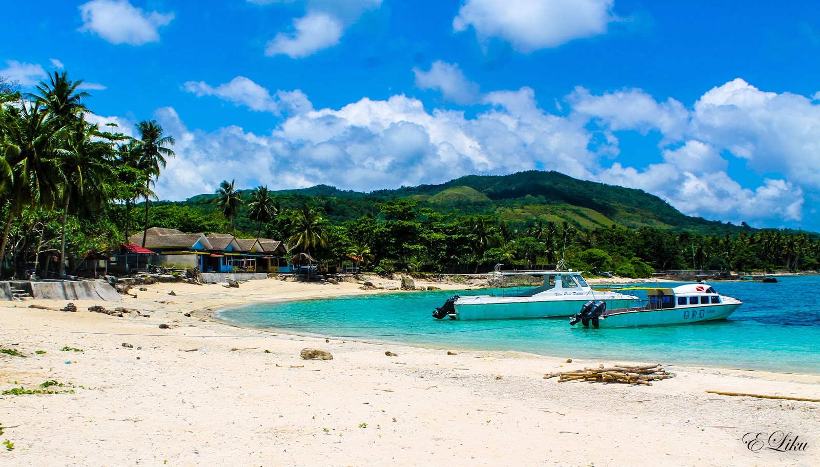 Santai Beach, Latuhalat; Pantai Mungil nan Indah di Pulau Ambon - Edi ...
