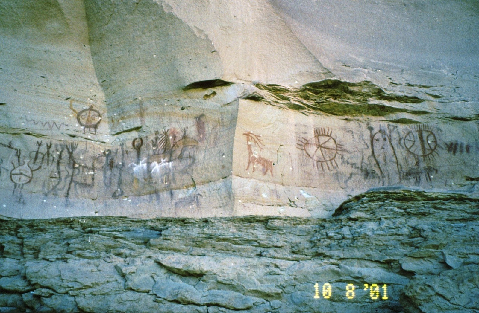 Rock Art Blog: SHIELD IMAGES IN ROCK ART: