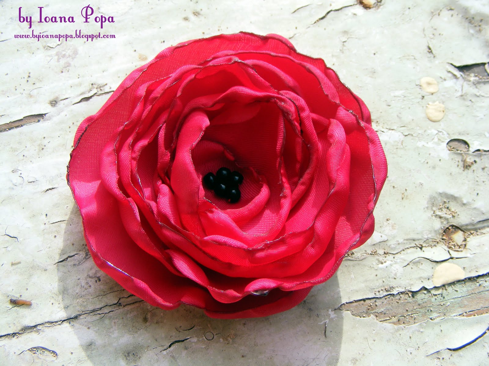 Fii tu! Accesorii handmade: Brose flori material textil