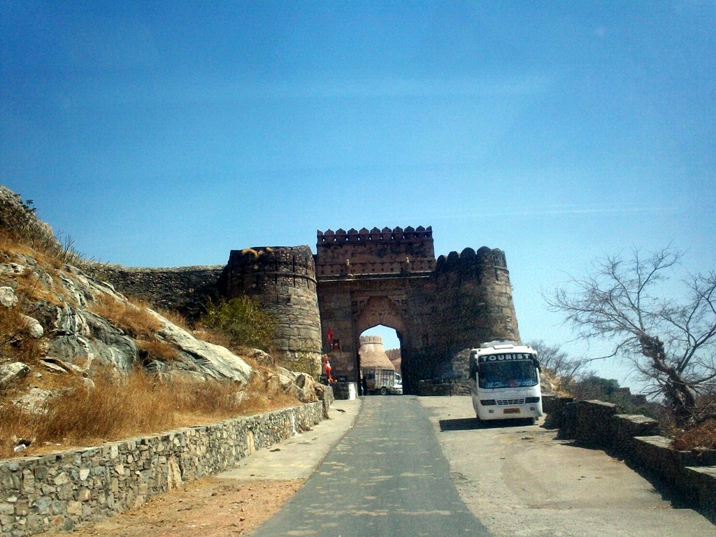 MindPatience: Kumbhalgarh Fort - Second longest wall in the world!