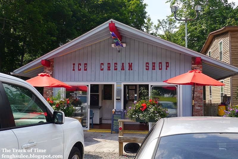Ice Cream Shop - Vanilla and Strawberry | The Track of Time