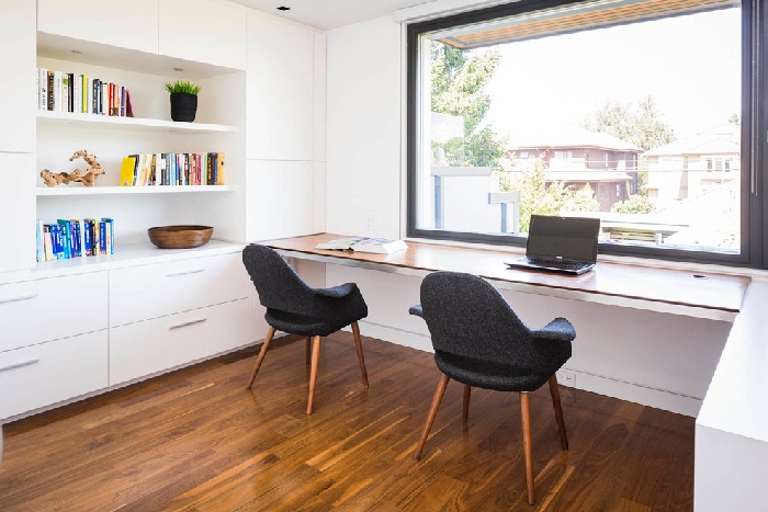 Wnętrza : biurko w szafie