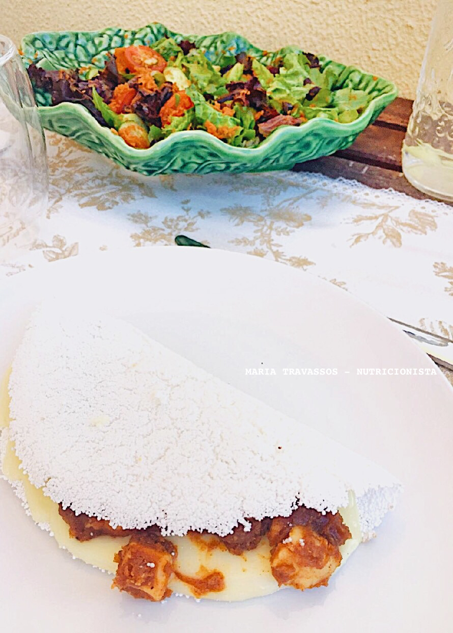 Tapioca de frango com molho de amendoim e mel | Maria Travassos ...