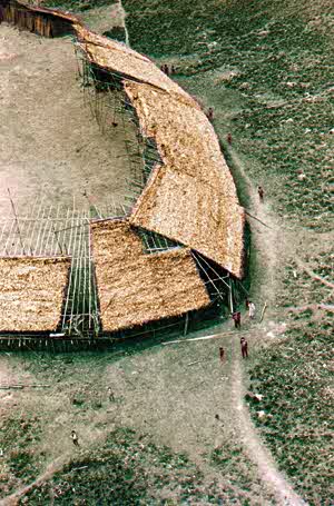 LOS VACIOS URBANOS _ Clara Nubiola: YANOMAMI (Yanomamö) · Los shabonos