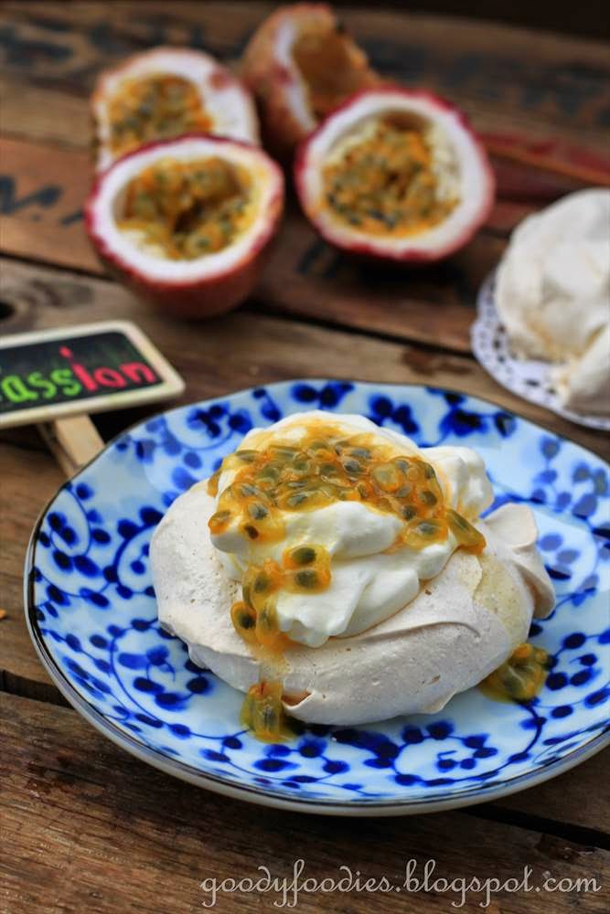 GoodyFoodies: Recipe: Passion Fruit Meringues
