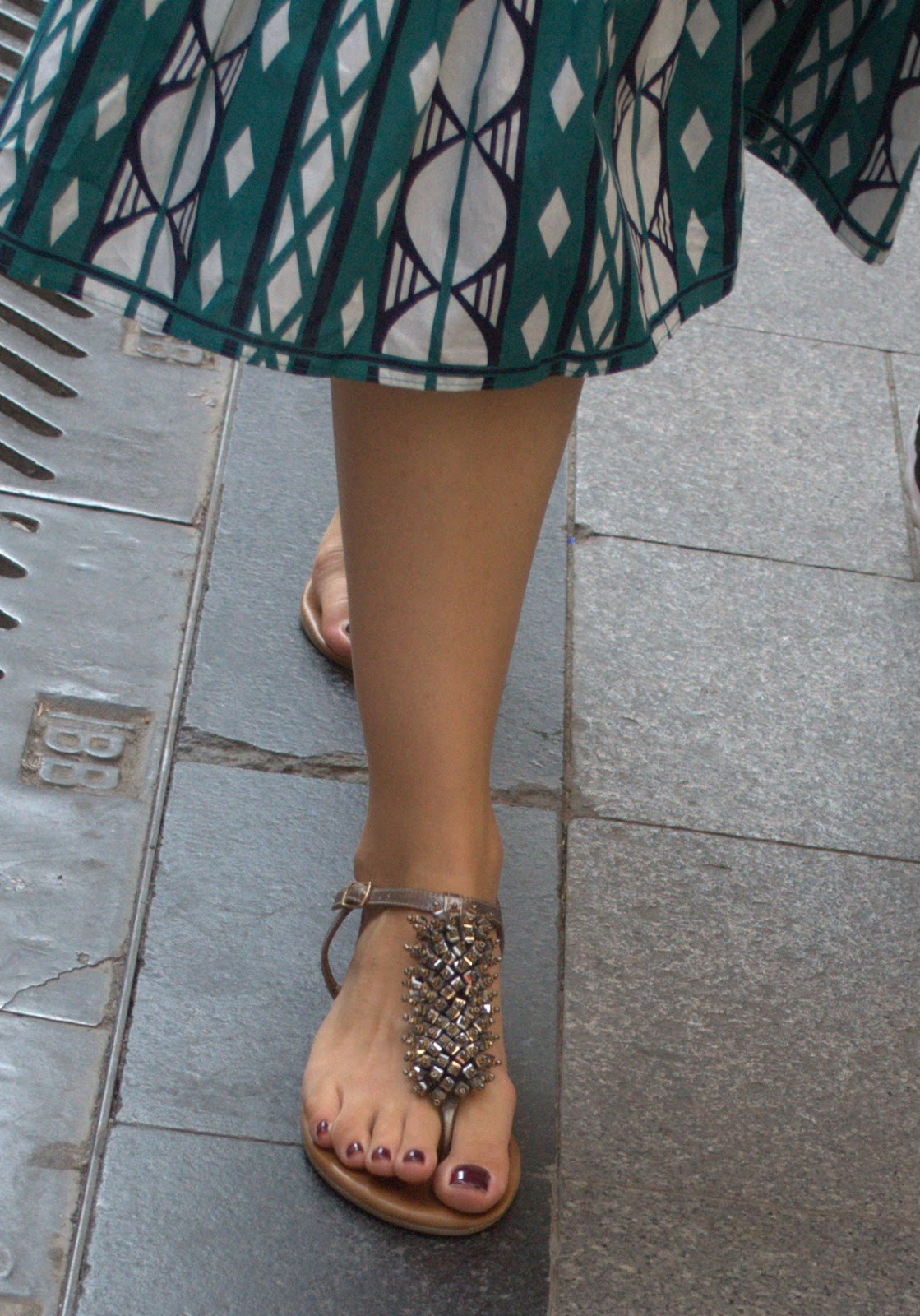 candid turkish girls feet: pretty toes of candid turkish lady feet