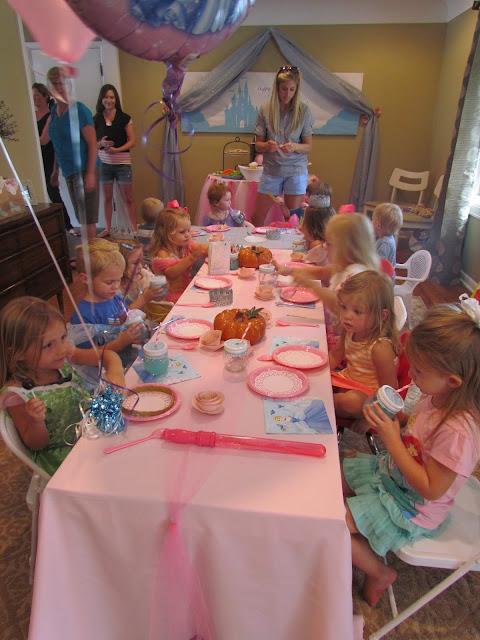 Creative Little House: Pretty Party for Cousin Claire