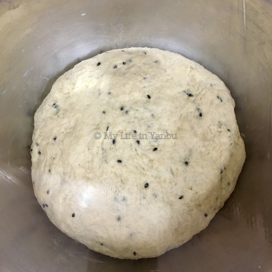 Batbout | Moroccan Pita with Nigella Seeds | Stove-top Flatbread ...