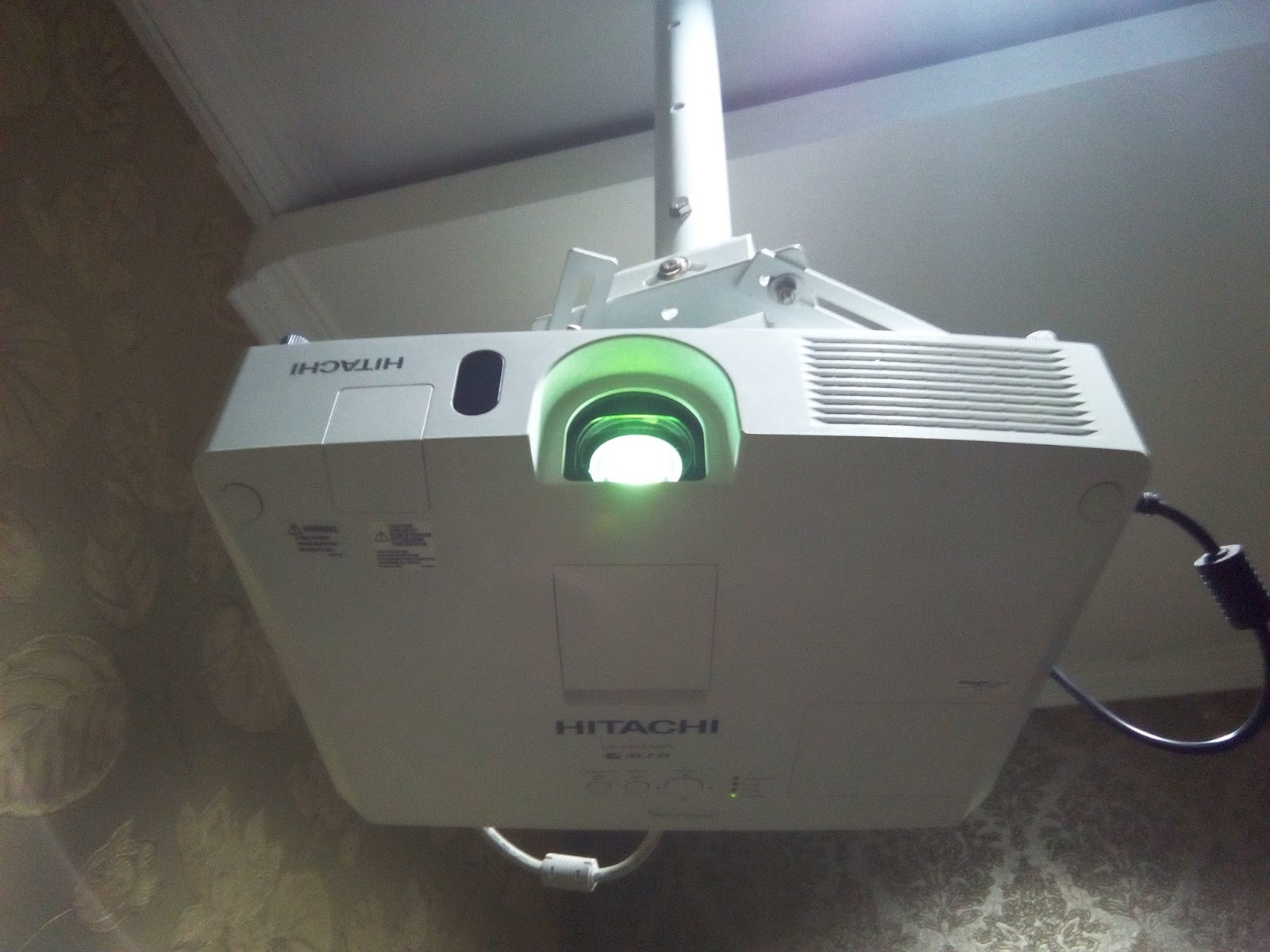 service projector hitachi di bekasi- service projector cibitung-service ...