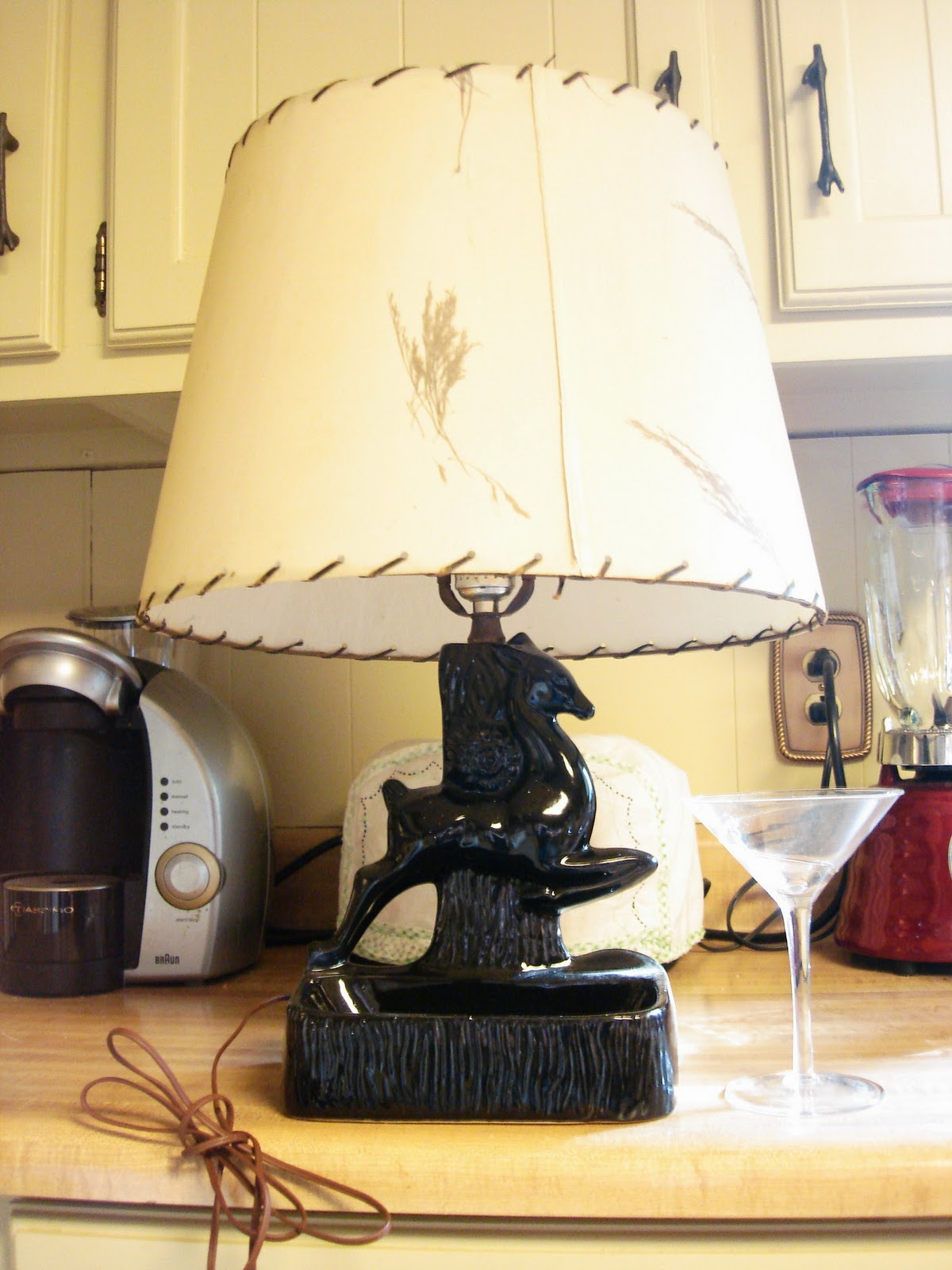 I'm Not Old, I'm Vintage: Lamps. Lotsa Lamps.