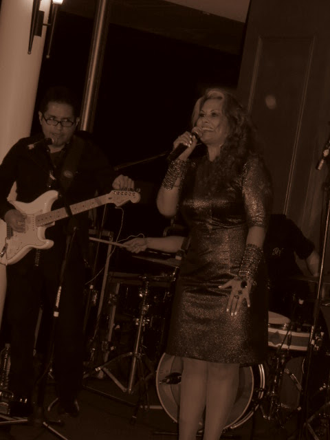 ACTITUD AL MOMENTO: DIANA VANONI PRESENTO SU NUEVO DISCO "CON TODAS MIS ...