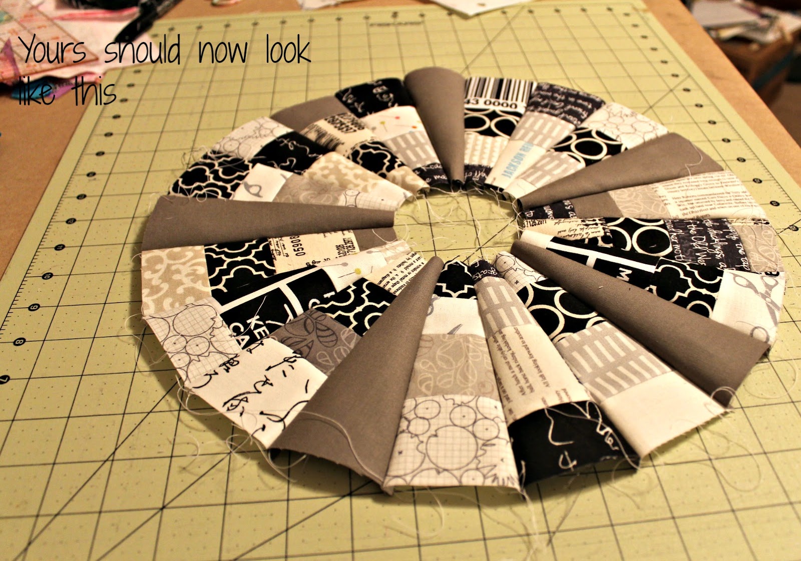 Craft Nurse Quilt: A Modern Dresden Plate: my first tutorial!!!!