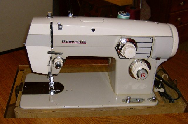 Vintage Sewing Machines: Garage Find - Domestic
