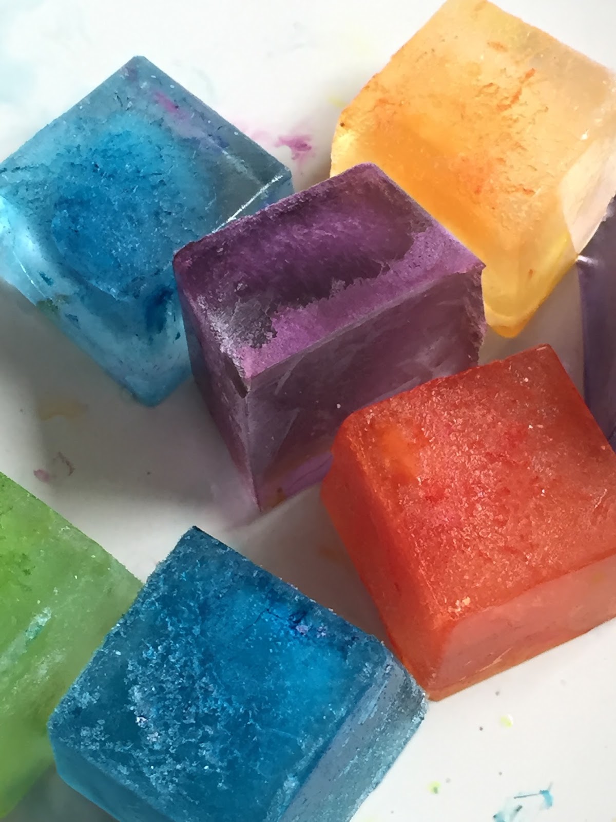 Mini Monets and Mommies: Colorful Ice Building Blocks for Kids
