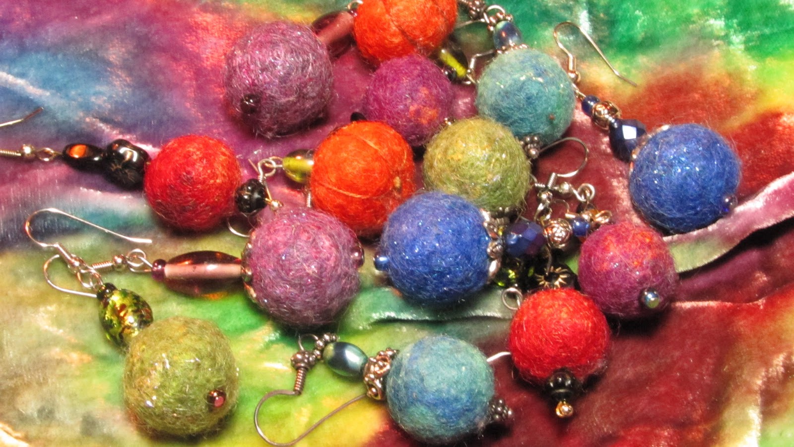 Annie's Keepsakes: Wool Beads Classes