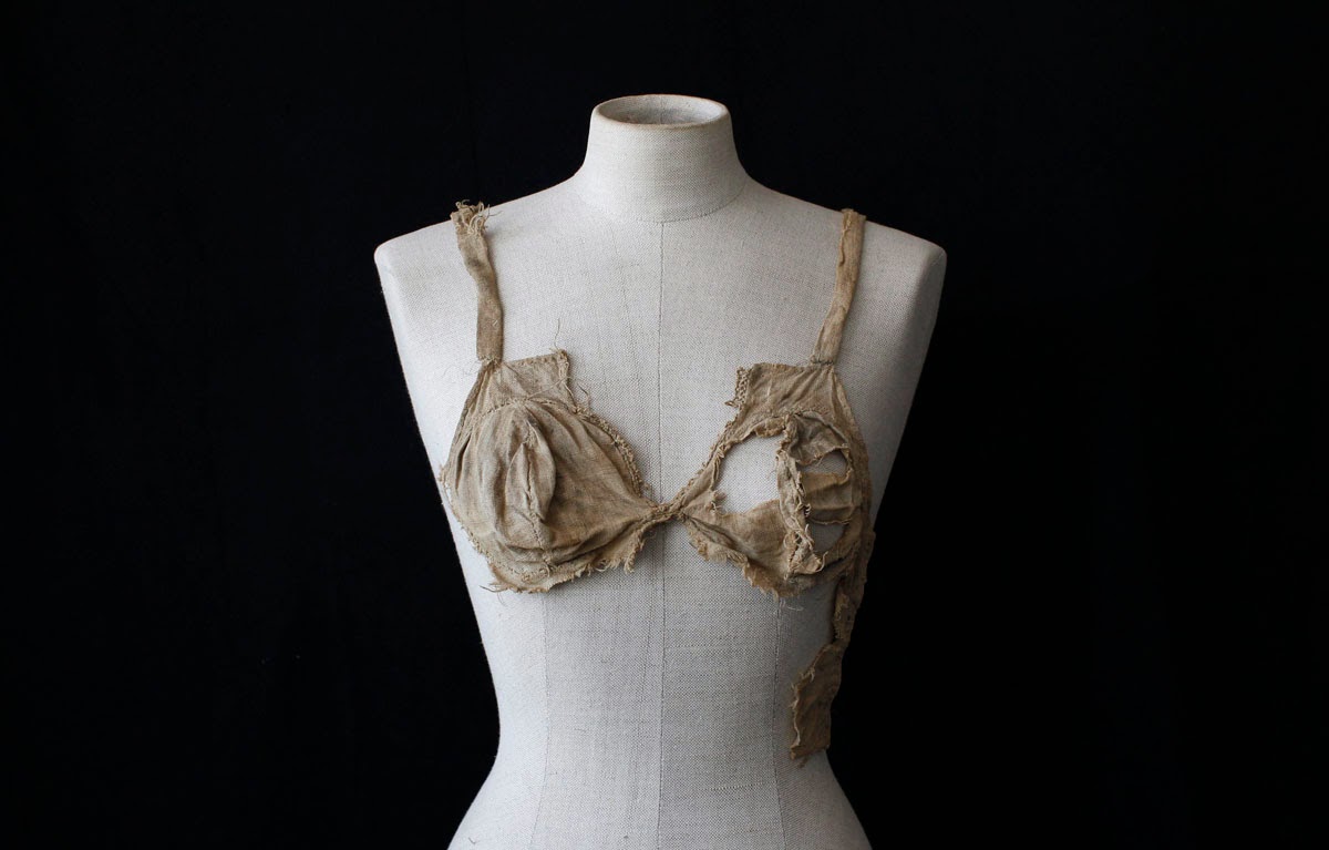 LOUNGE INSIGHT: 600 Years Ago Already Women Wearing Bra - 600 Tahun ...