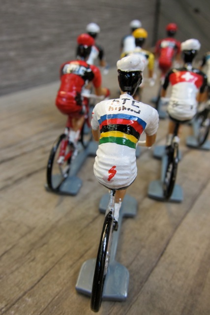 Velo Liberte: Miniature Cyclists