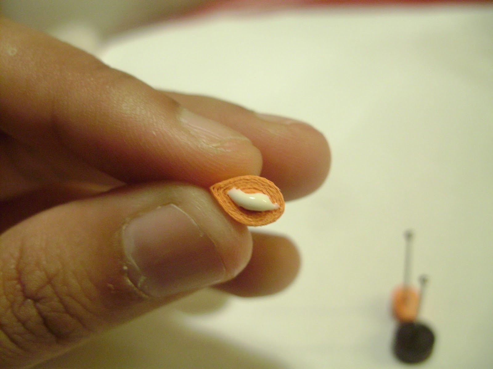 Quilling Me Softly: Quilled pendants (tutorial for 1)