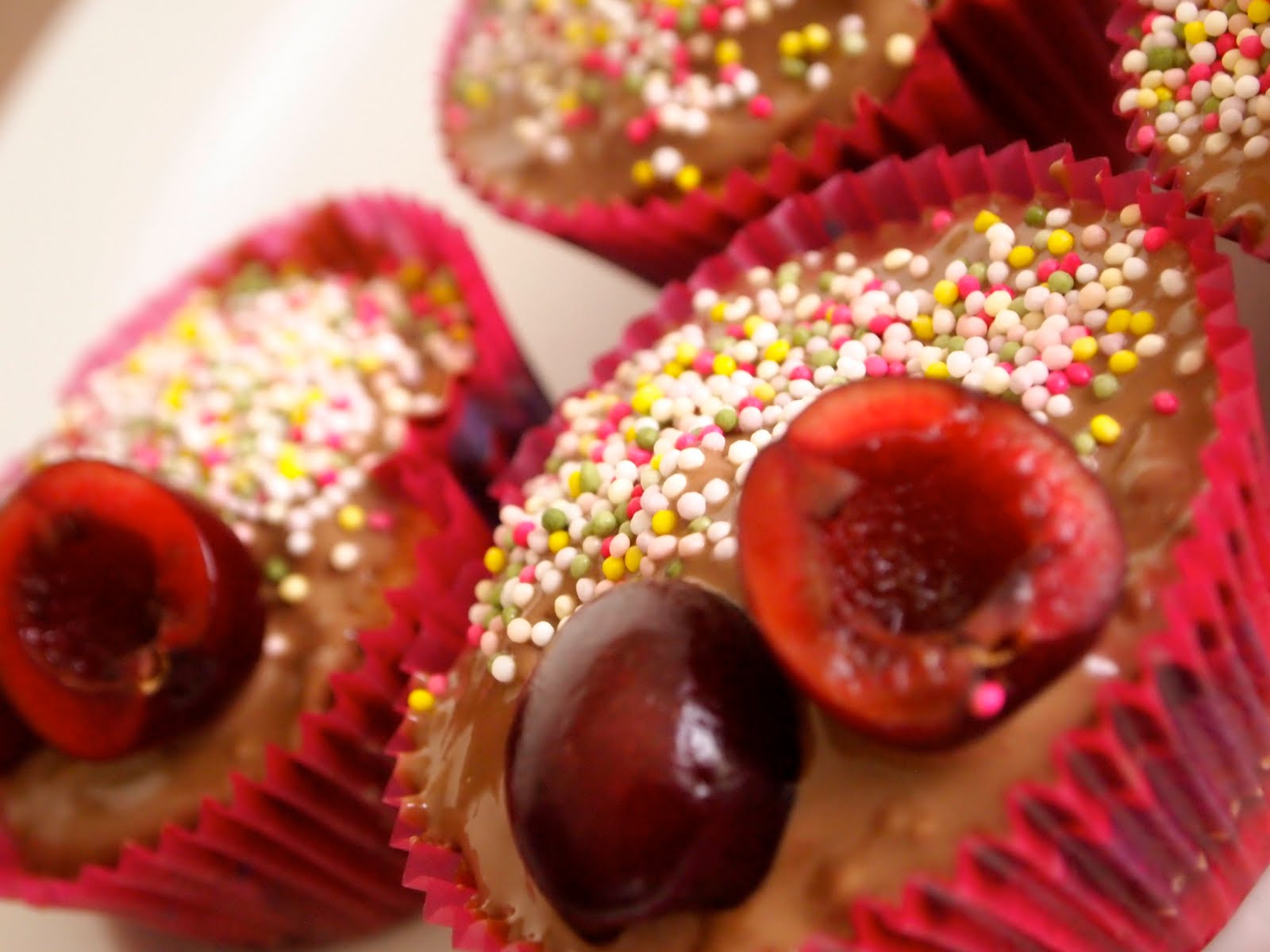 Domestic Sluttery: Baking for beginners: Drunken sunken cherry cupcakes