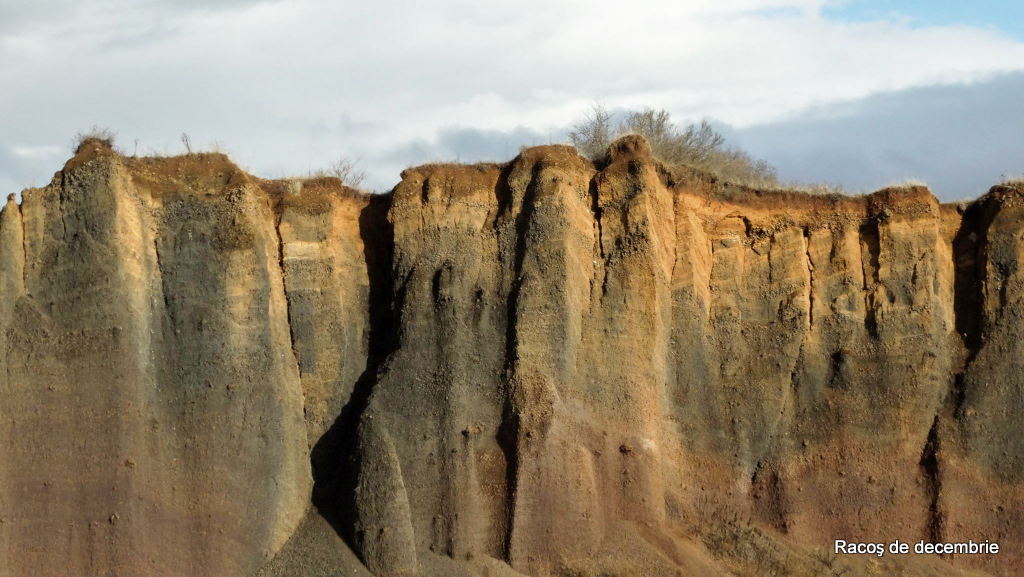 Poveştile mele: Racos, coltul cu nestemate: vulcan, coloane de bazalt ...