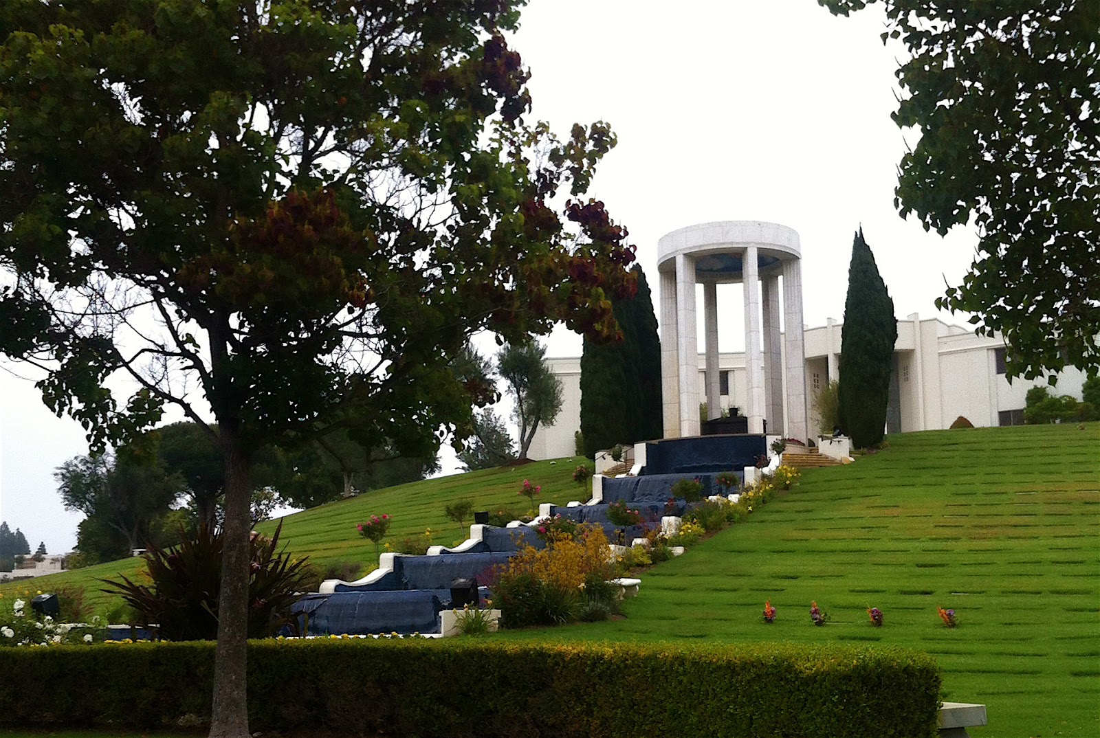 wacky tacky: Waking the Dead: Hillside Memorial Park & Mortuary