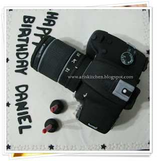 d'Angel Cakes: 3D Camera Cake