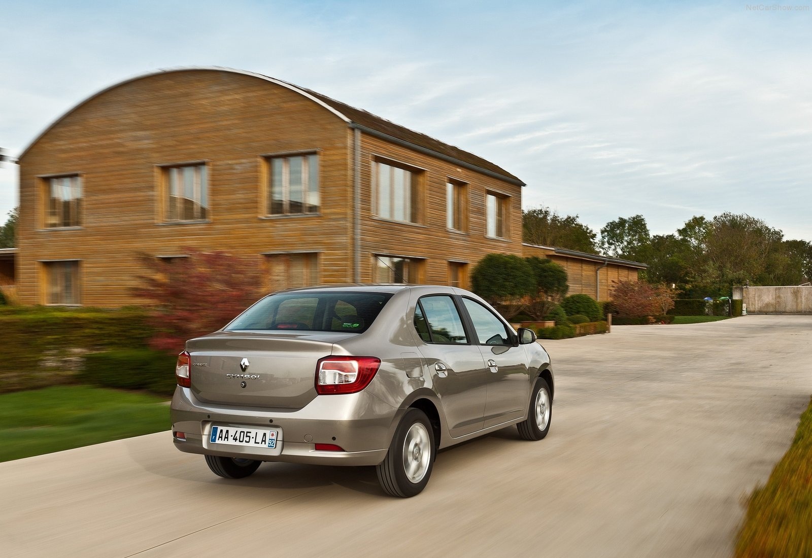 RACIONAUTO: NOVO RENAULT LOGAN SURGE NA EUROPA COMO SYMBOL