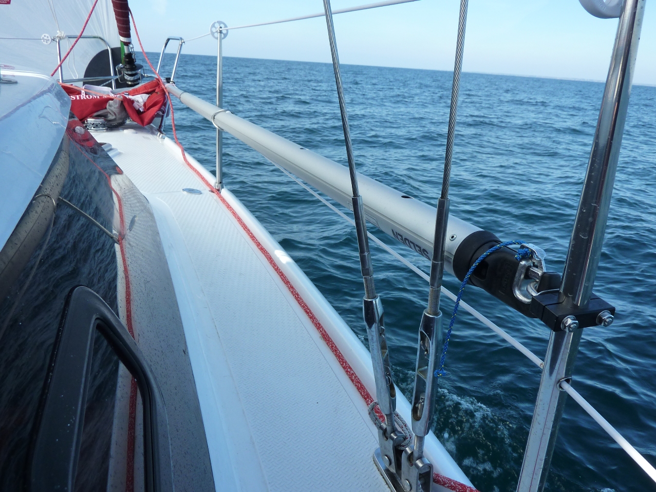 . La Désirade IV: Spi, Tangon, Jauge eau, Table cockpit, Porte carré ...