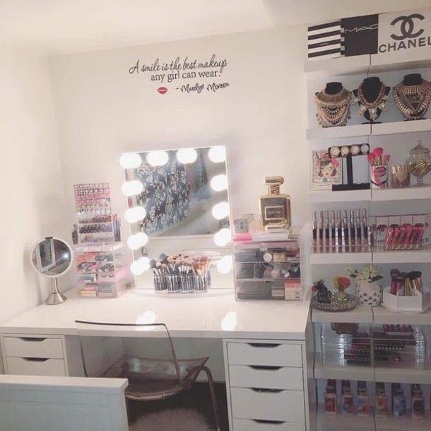 That Girl Glamorously Glitter